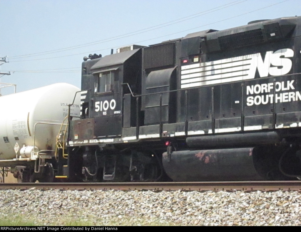 NS 5100 running long hood forward!